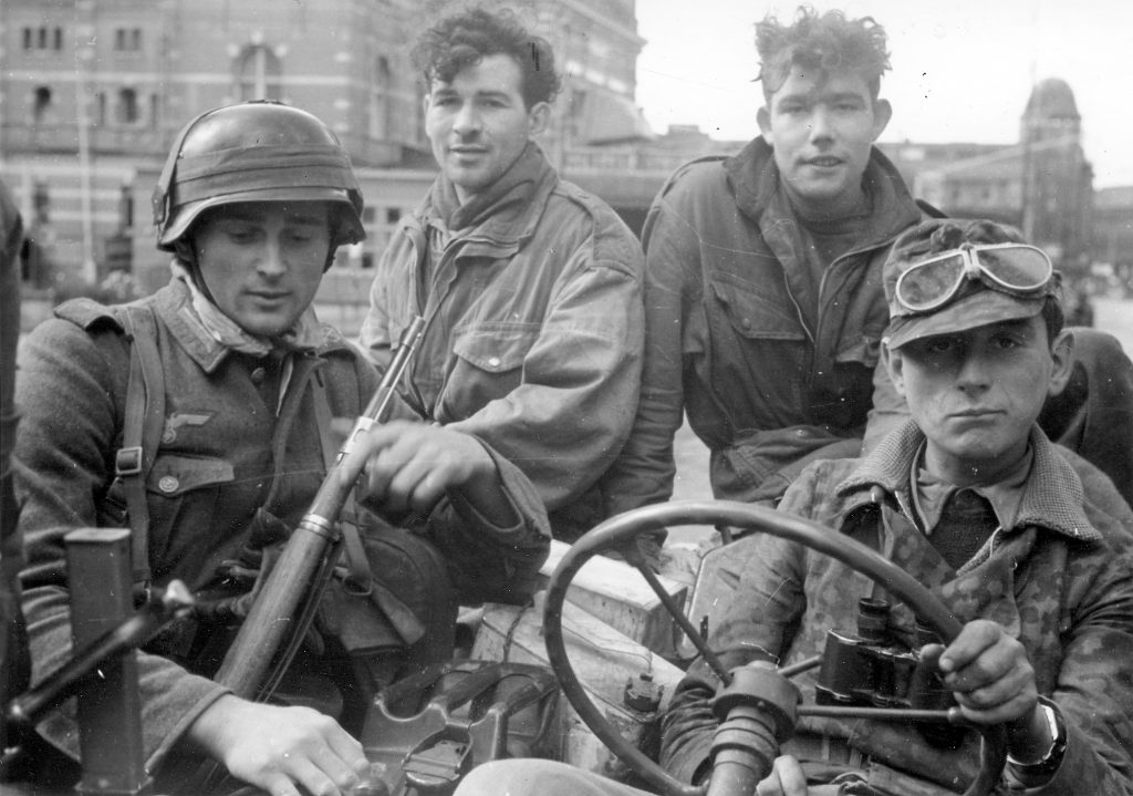 PHOTOS: A photo shoot of some British POW - Market Garden - Battle of ...