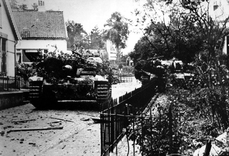 Lonsdale Force in Oosterbeek holds out against German tank attacks ...